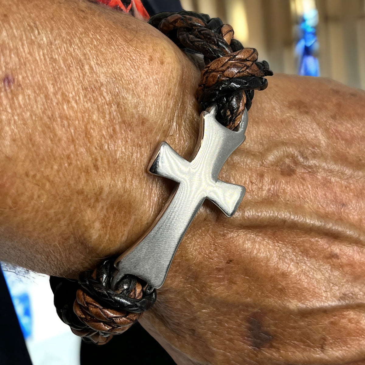 Classic Cross Bolo Leather Bracelet – Simple Natural Design