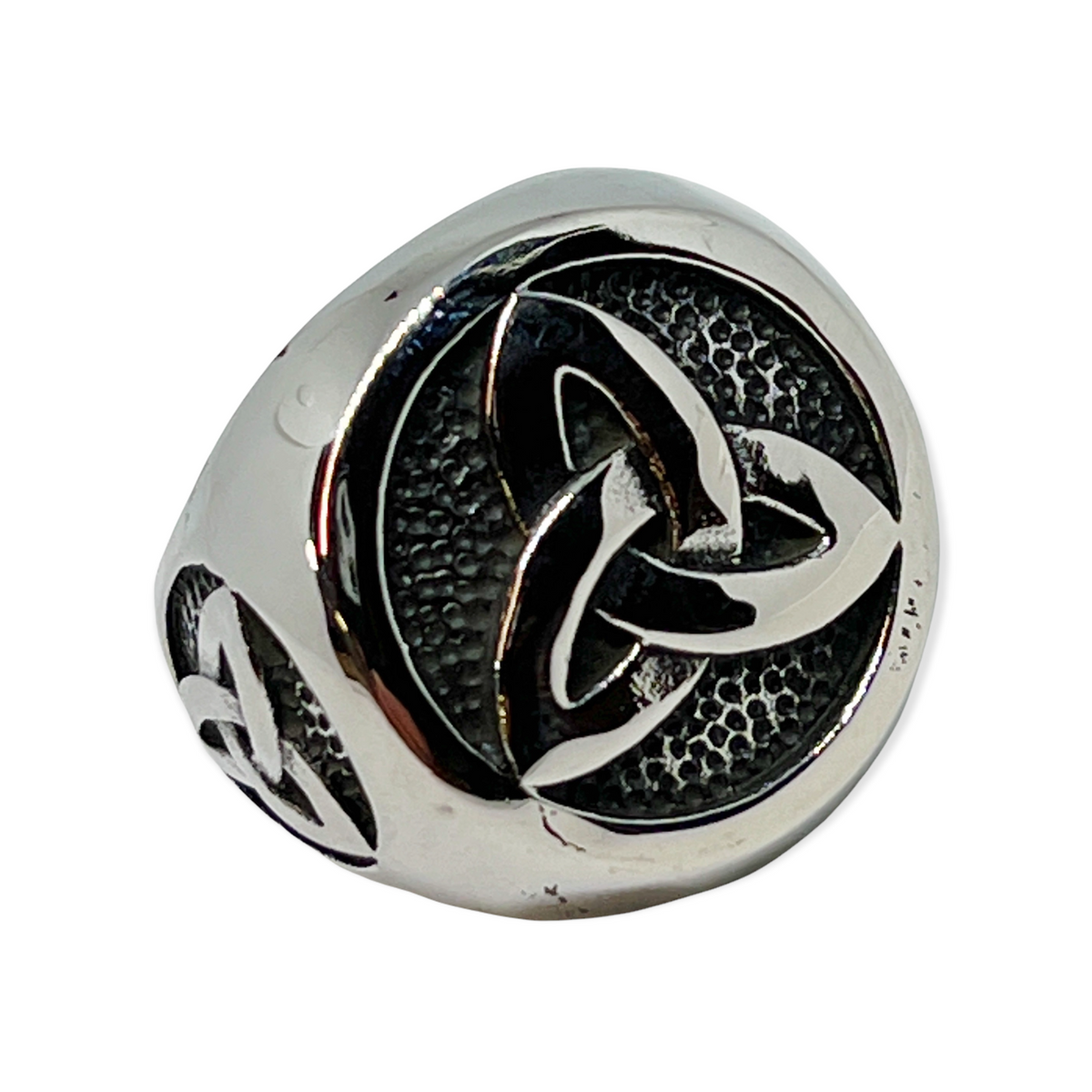 Round Signet Celtic Knot Stainless Steel Ring – Simple Natural Design
